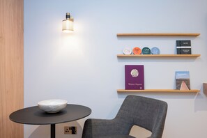 Estúdio | Área de estar | Smart TV 43 polegadas com canais digitais, Netflix