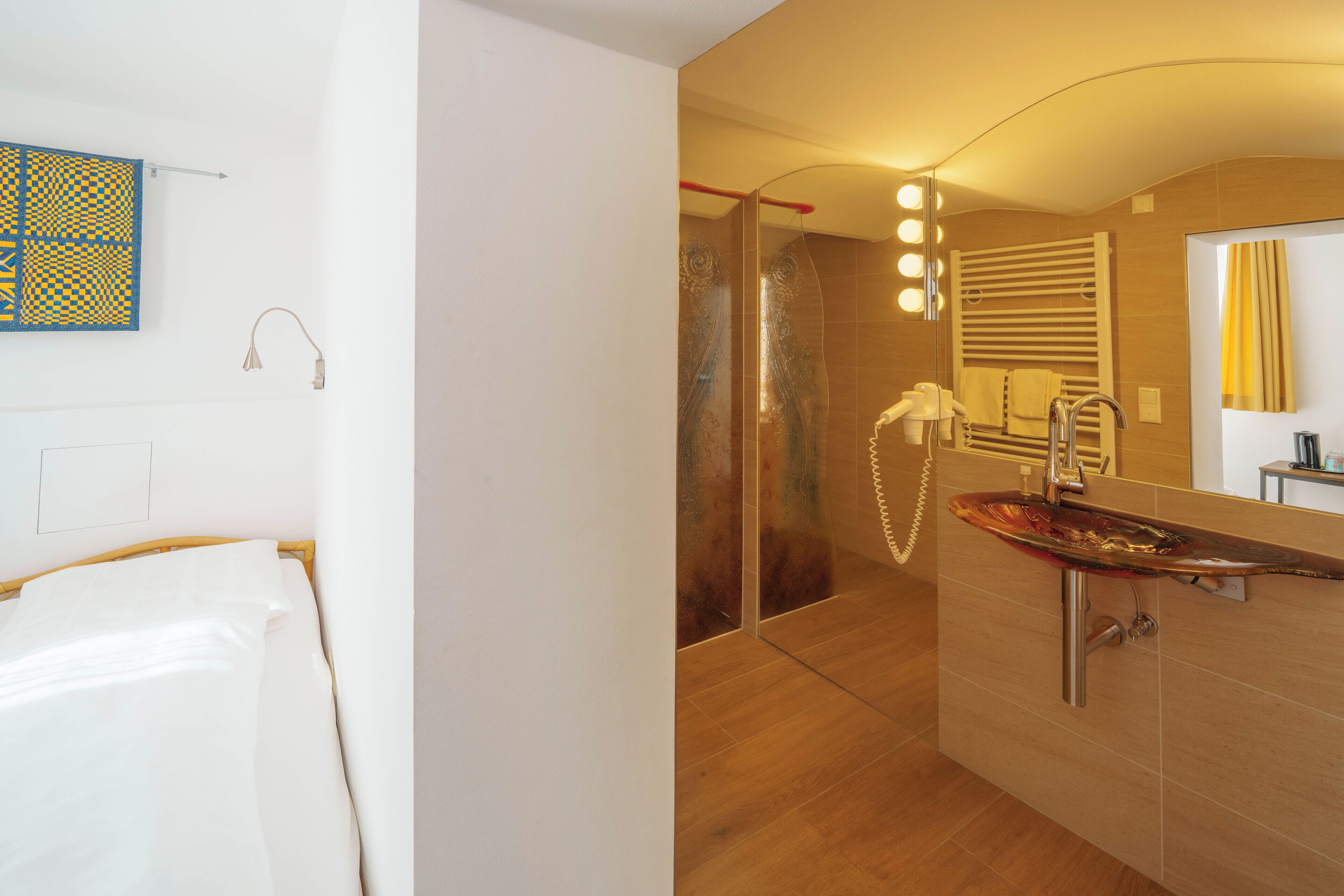 Quarto Individual Clássico | Secretária adequada para computadores portáteis, Wi-fi grátis 