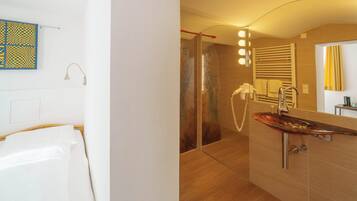 Quarto Individual Clássico | Secretária adequada para computadores portáteis, Wi-fi grátis