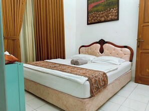 Quarto Standard, não fumadores | 1 quarto, secretária, Wi-fi grátis