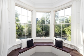 Apartamento conforto, vista para a cidade | 3 quartos, ferros/tábuas de passar roupa, Wi-Fi de cortesia