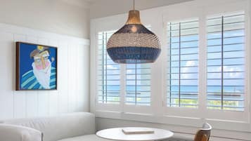 Quarto Deluxe, várias camas, vista para o oceano | Roupa de alta qualidade, camas de colchão pillowtop