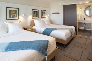 Quarto luxo, 2 camas Queen, vista para o oceano | Roupas de cama premium, camas com colchões pillow-top, cortinas blackout