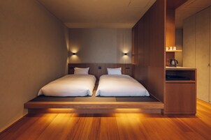 Quarto Twin Standard, casa de banho privativa, vista para o mar | Cortinas/cortinados opacos, ferro/tábua de engomar, Wi-fi grátis