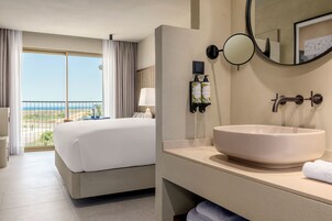 Quarto, 1 cama King, vista para o mar | Wi-Fi de cortesia, roupa de cama