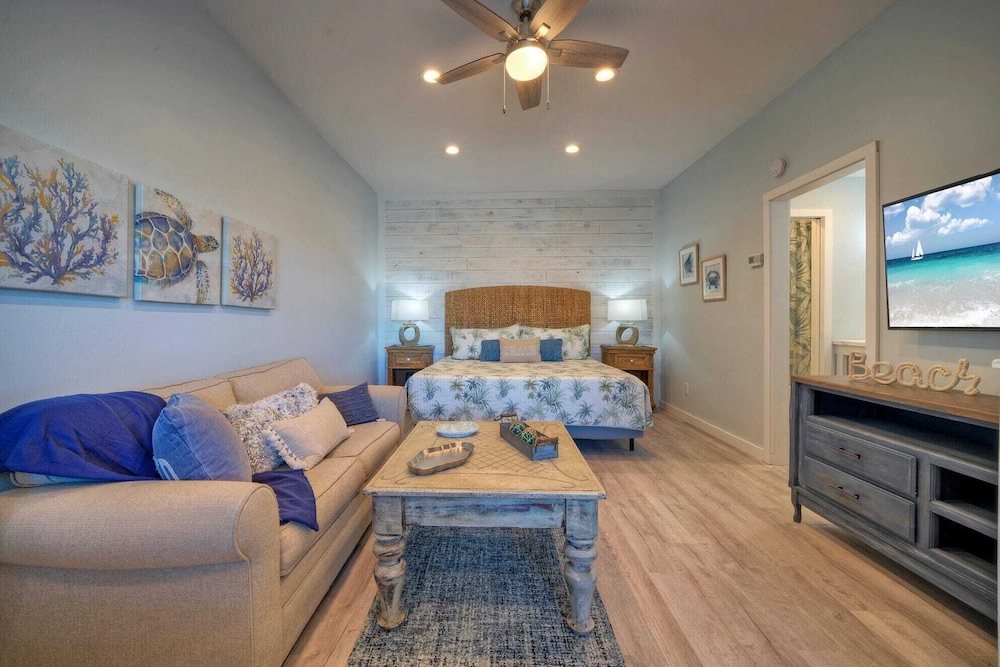 Steps To Sandfest 2 Condos W/ Beach Boardwalk, Pool & Pickleball/tennis Court - Port Aransas, TX