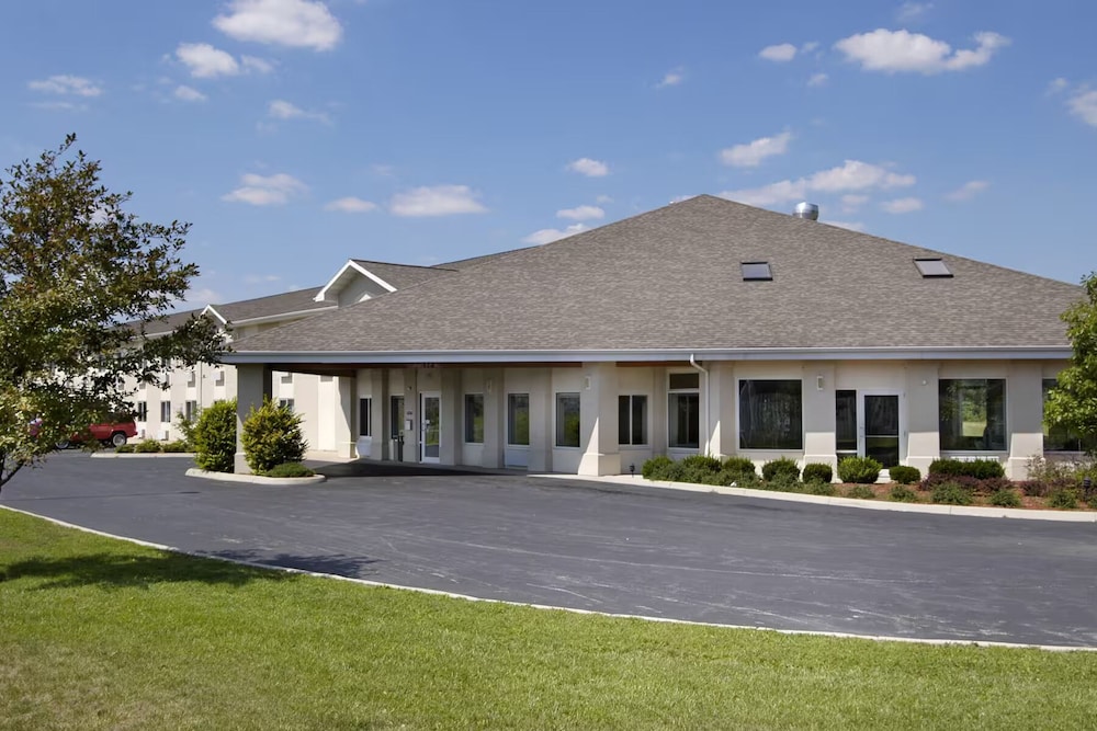 Lakewood Inn & Suites - Dowagiac