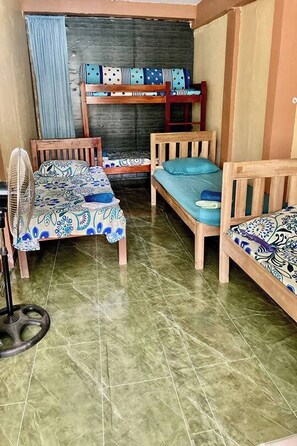 Dormitório Partilhado Standard, em dormitório misto | Secretária, ferro/tábua de engomar, Wi-fi grátis