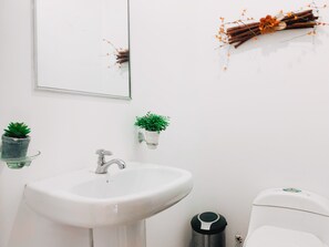 Casa família, piscina particular | Banheiro | Produtos de toalete grátis, toalhas de banho, sabonete, shampoo