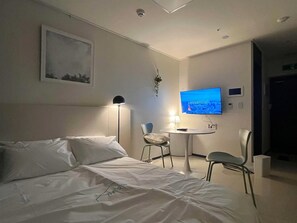 Quarto Duplo Standard | Com decoração personalizada, com mobília individualizada 