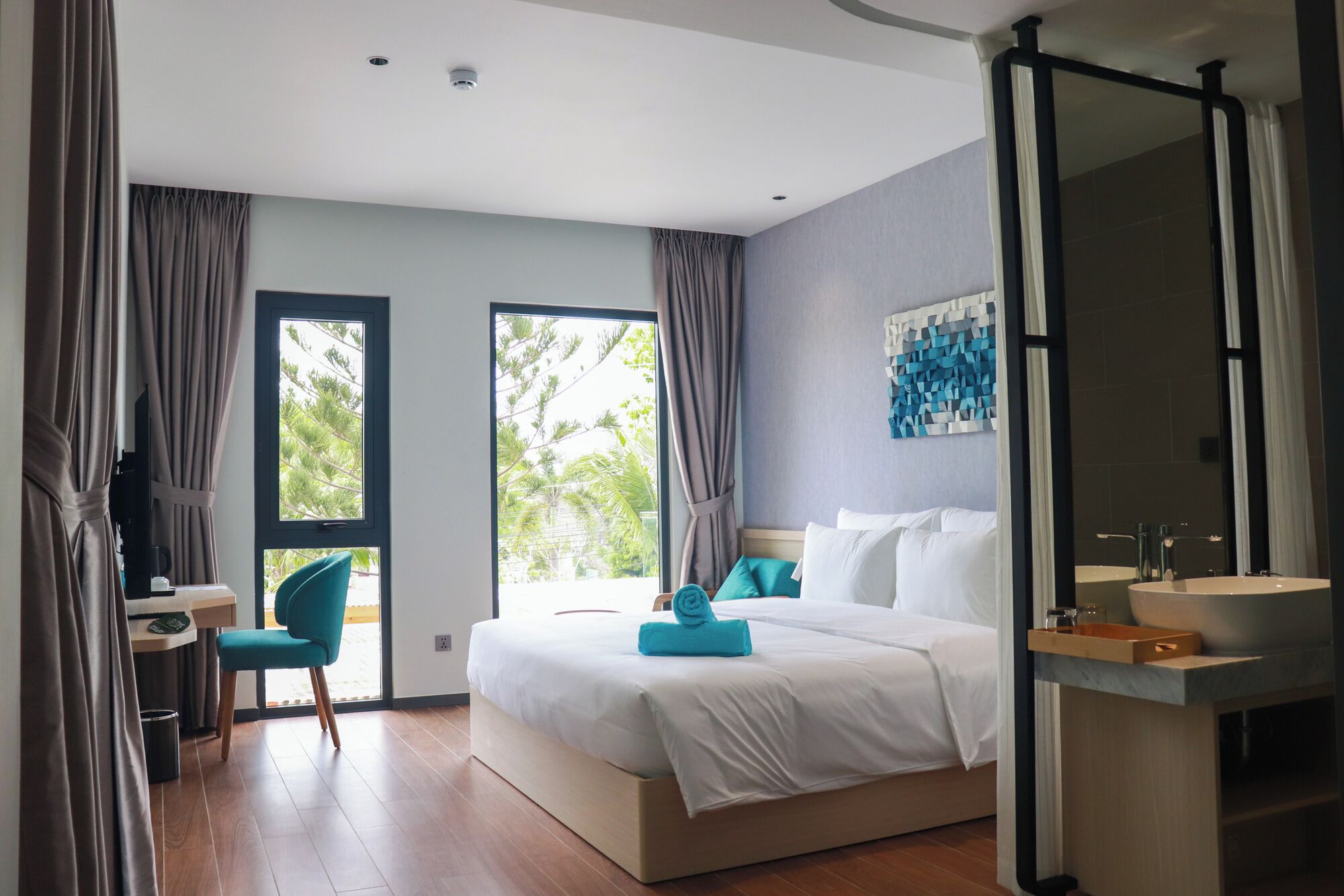 Quarto Standard, 1 cama queen-size, varanda, vista para o jardim | Cortinas/cortinados opacos, quartos insonorizados, Wi-fi grátis 