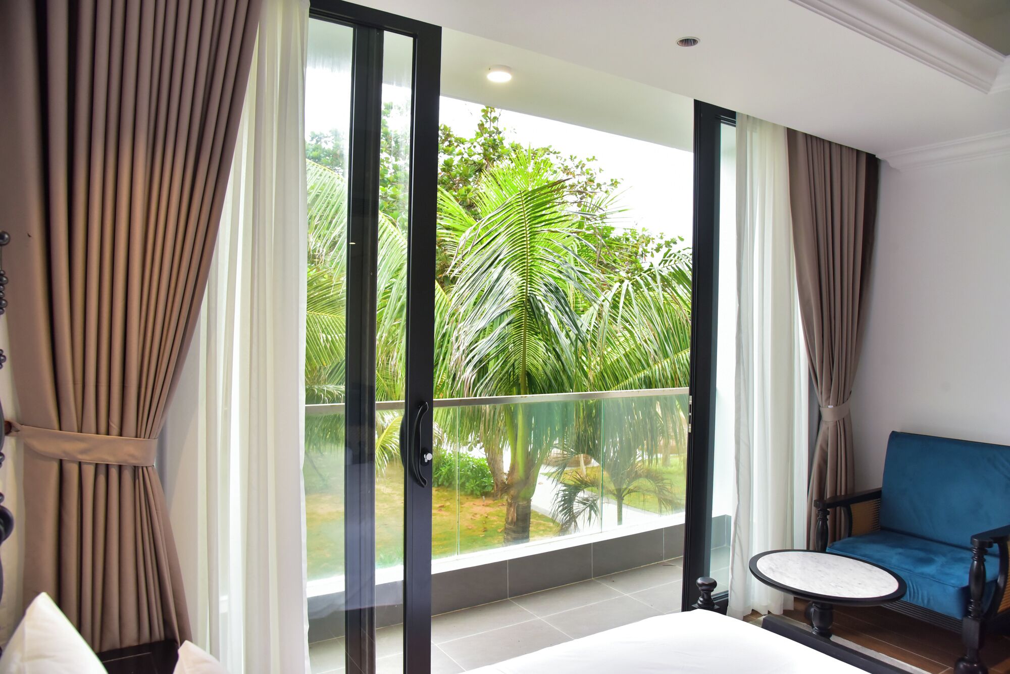 Quarto Premier, 2 camas de casal, casa de banho privativa, vista para o jardim | Cortinas/cortinados opacos, quartos insonorizados, Wi-fi grátis 