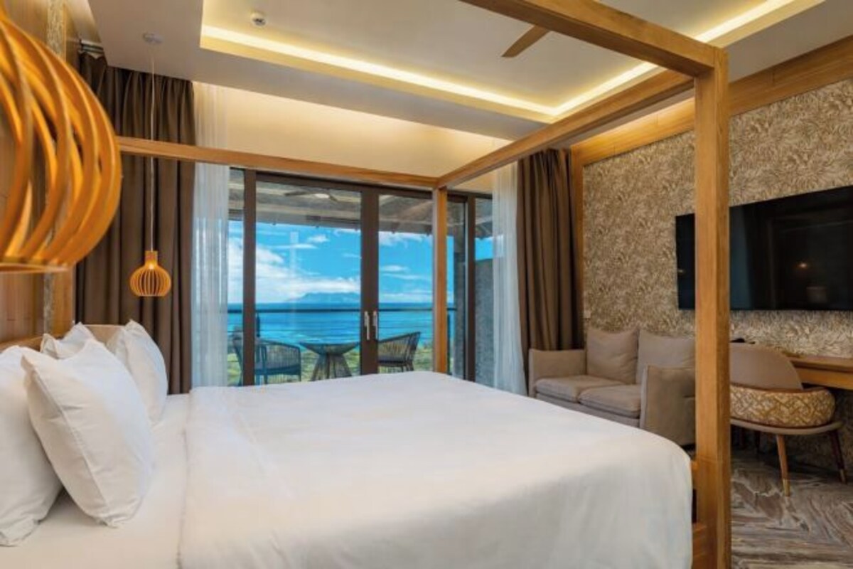 Roupa de alta qualidade, minibar, cofre no quarto 