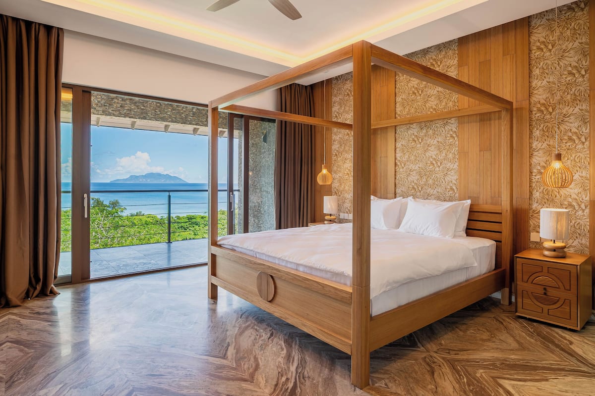 Quarto casal luxo, sacada, vista para o oceano | Vista do quarto