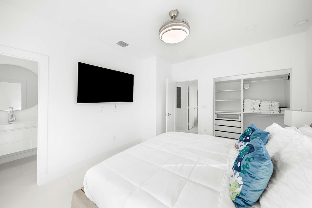 Azul Paradise - Waterfront - Heated Pool - Dock - Marathon, FL