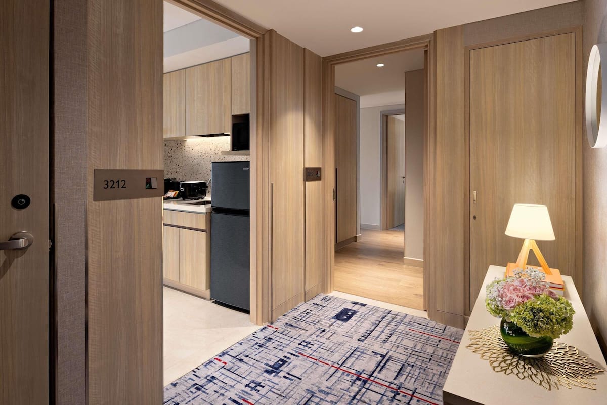 Apartamento, 3 quartos | Roupas de cama premium, camas Select Comfort, cofres nos quartos