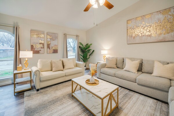 10 Mi To Six Flags: Pet- & Family-friendly Retreat - Arlington, TX