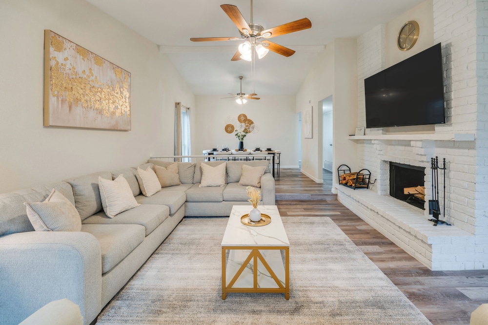 10 Mi To Six Flags: Pet- & Family-friendly Retreat - Arlington, TX