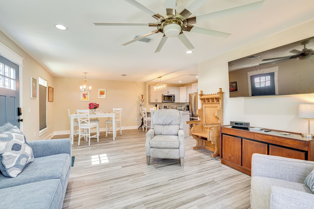 1 Mi To Beach: Dog-friendly Pcb Home W/ Backyard! - Panama City
