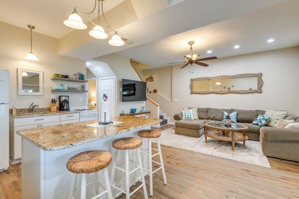 Lakefront Retreat W/ Dock, Patio & Grill In Bracey - Lake Gaston