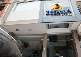 Escrivaninha, ferros/tábuas de passar roupa, Wi-Fi de cortesia