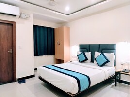 Quarto Duplo Deluxe | Secretária, secretária adequada para computadores portáteis 