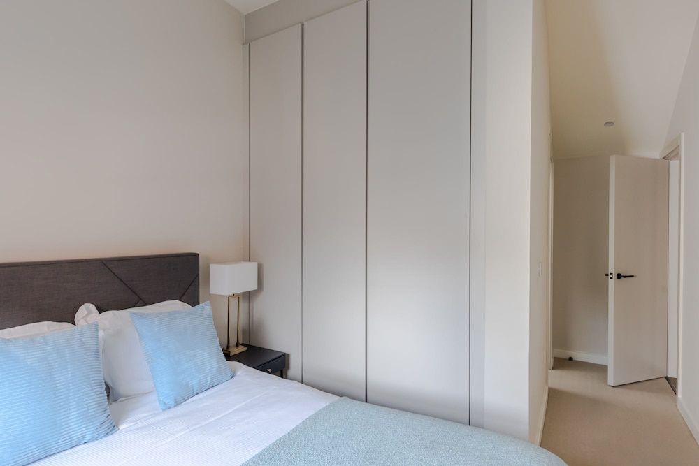 Parkside House - Regent S Park - By Frankie Says - London