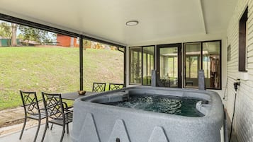Banheira de hidromassagem exterior
