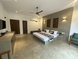 Quarto Quádruplo Familiar, casa de banho privativa, vista para o jardim | Lençóis de algodão egípcio, roupa de alta qualidade, edredões de penas 