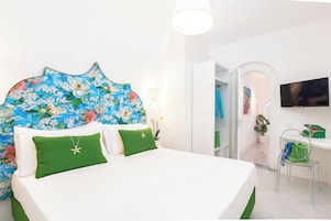 Villa, 3 quartos, pátio, vista para o mar | Cofre no quarto, ferro/tábua de engomar, Wi-fi grátis