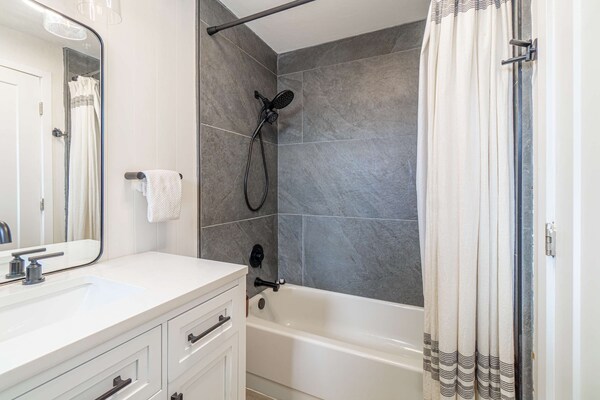 Cozy Family Haven In Sparks - Pet Friendly - Fenced Yard - Sparks, NV