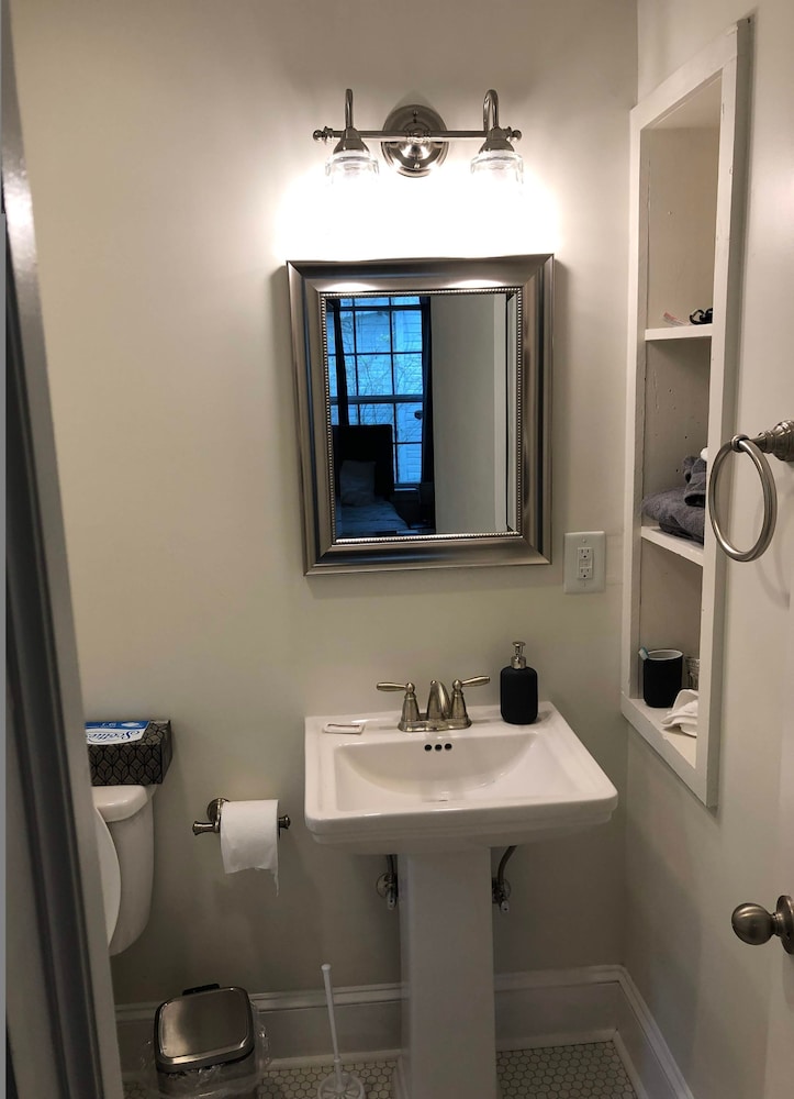 Renovated Cottage Minutes From Downtown - Durham, NC