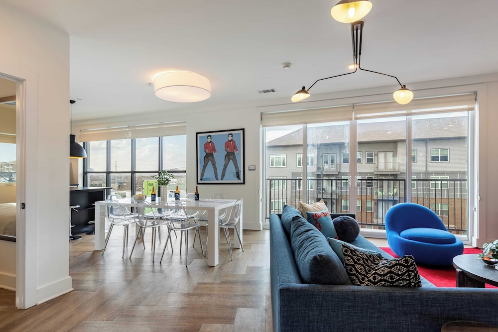 Dual Bachelor Pads W/ Rooftop Lounge & Games Sleeps 26 5 Min To Broadway - Nashville, TN