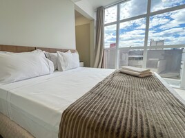 Quarto família | Escrivaninha, espaço de trabalho para notebook, Wi-Fi de cortesia