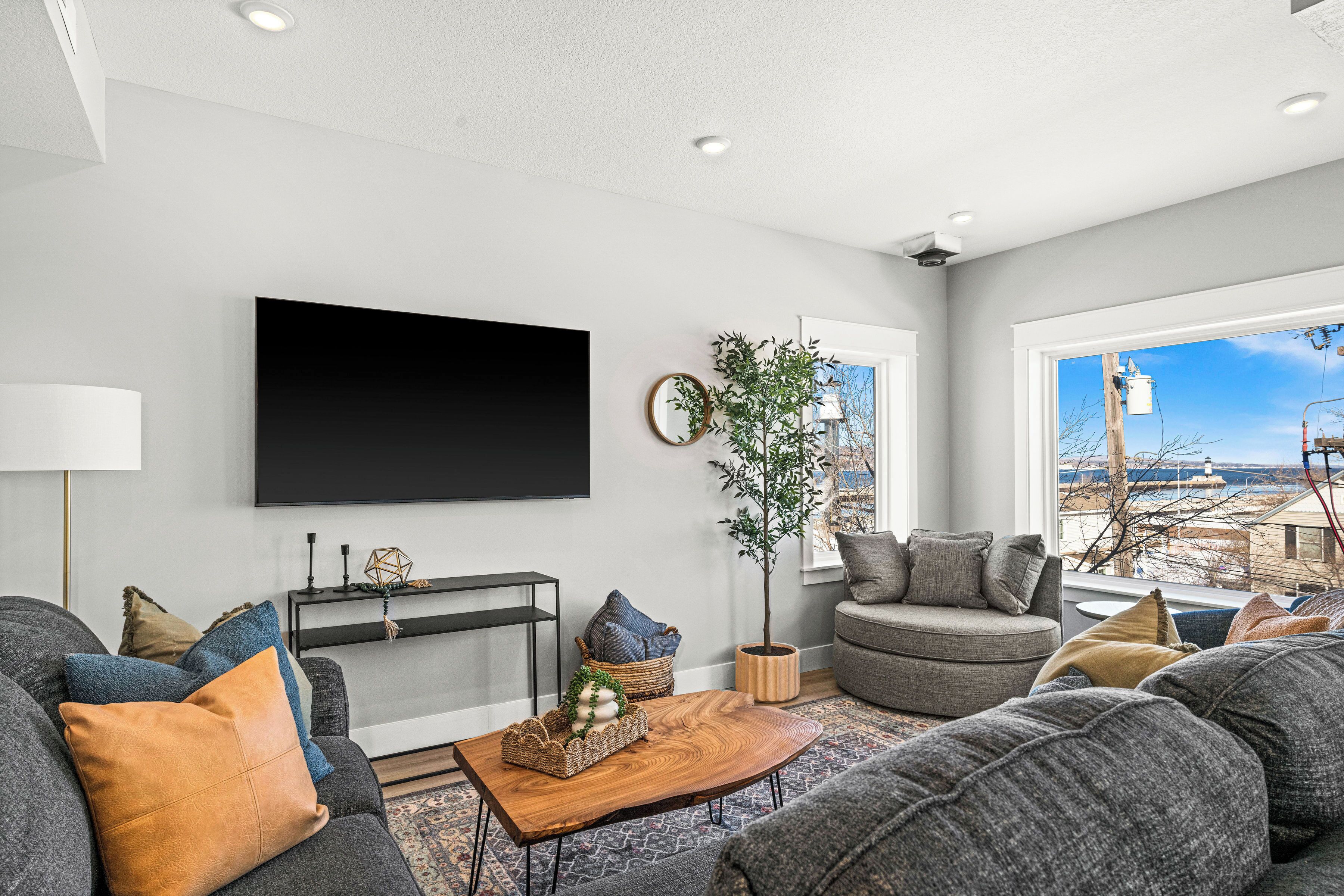 Penthouse Condo W/ Beach Access | Dragestil 715-3 - Duluth, MN