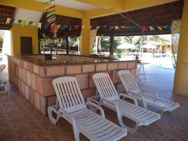 Bar à beira da piscina