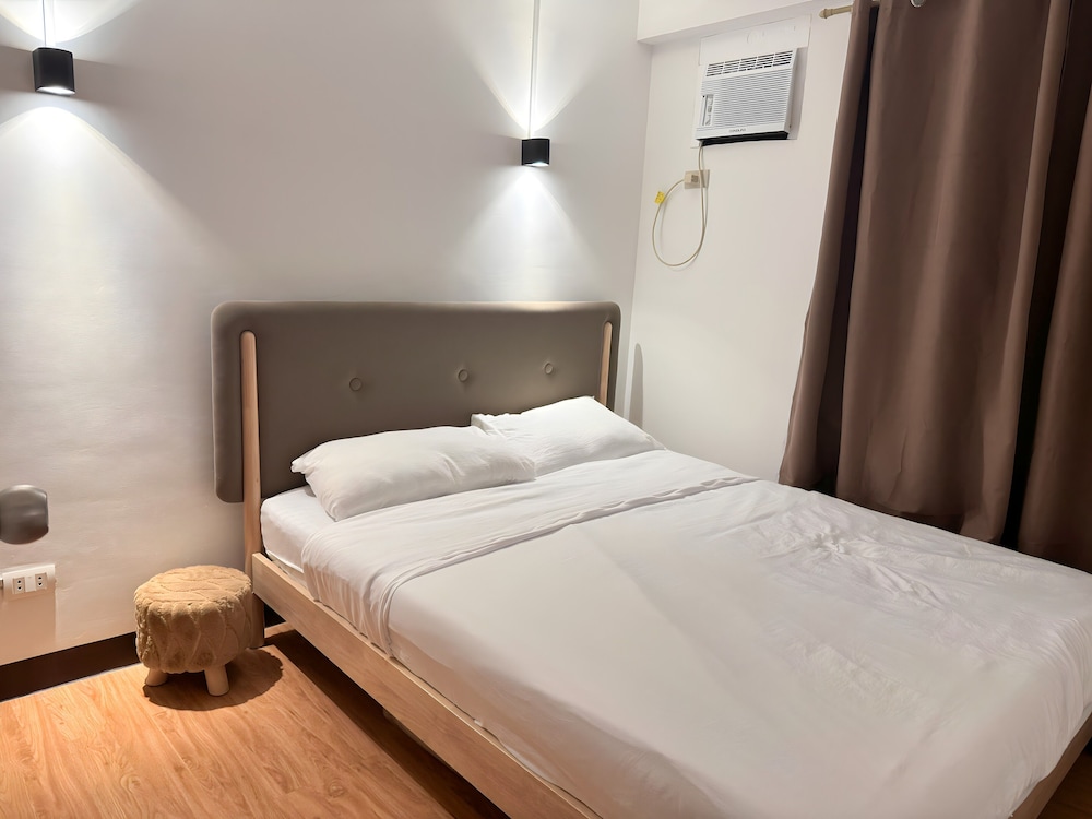 14min From Airport, 1BR Queen Bed, WFH Ready Pet Friendly, 7min to ...