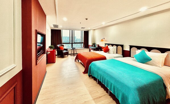 Quarto Duplo ou Twin Deluxe | Secretária, secretária adequada para computadores portáteis 