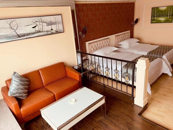 Quarto Duplo, Vista para a cidade | Secretária, secretária adequada para computadores portáteis 