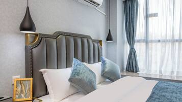 Quarto Individual Clássico, frigorífico, Vista para a cidade | Sala de estar