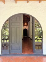 Villa, 2 quartos | Minibar, roupa de cama fornecida 