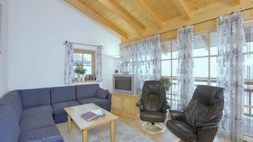 Chalé | Sala de estar | Lareira