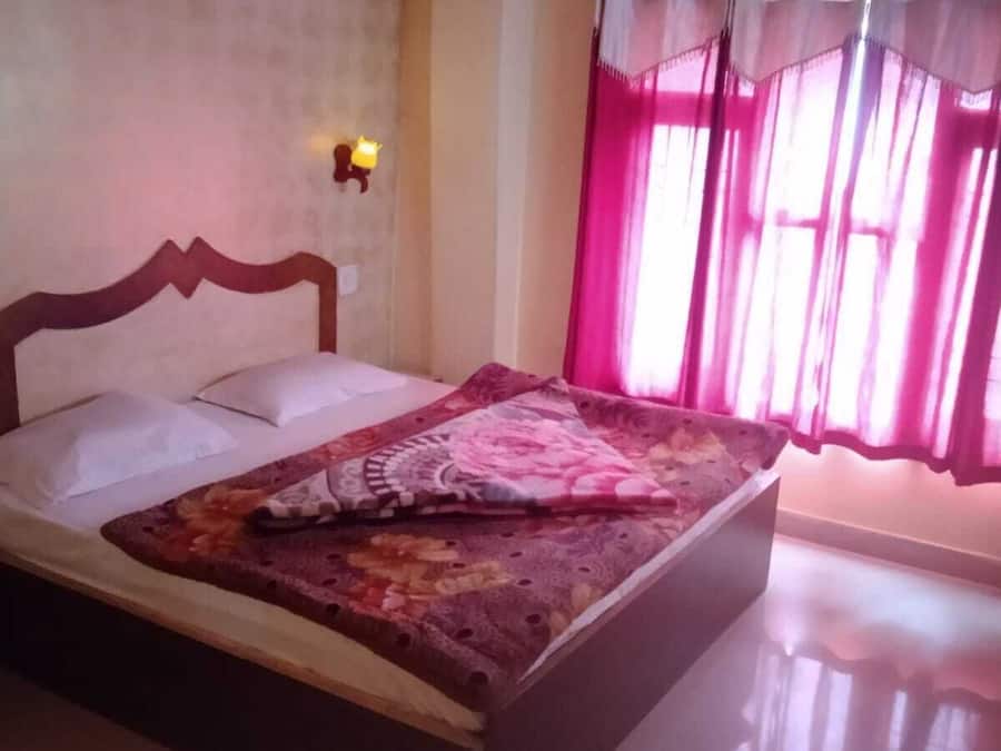 Quarto solteiro superluxo | Escrivaninha, Wi-Fi de cortesia