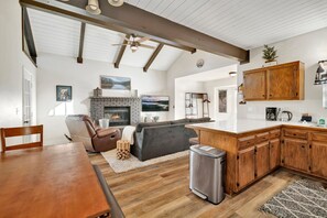 Cabine, várias camas, pátio, vista para a montanha (2542) | Interior