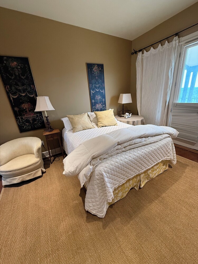 4-bedroom estate in charming Lago Vista with AC, WiFi. Relaxation ...