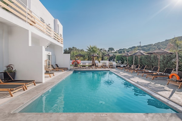 Bohotel Messonghi - Designer's Hotel - Corfu