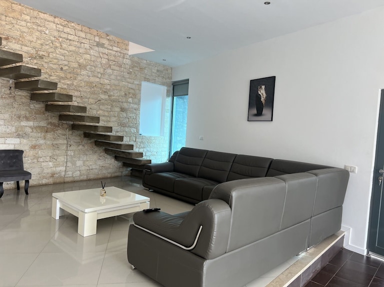 Superb, Well-located Villa Ideal For A Group Or Family Trip - Praia
