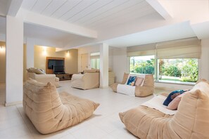 Casa Deluxe, 5 quartos, piscina privativa | Sala de estar