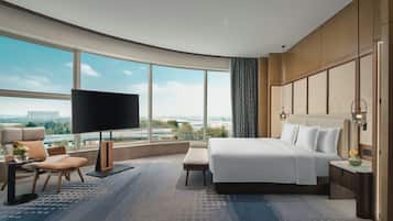 Suite, 1 quarto | Minibar, secretária, Wi-fi grátis, roupa de cama fornecida
