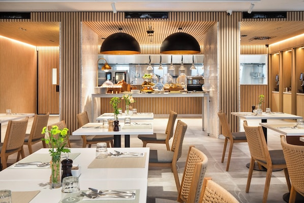 Café da manhã com buffet todos os dias (AUD 40 por pessoa)